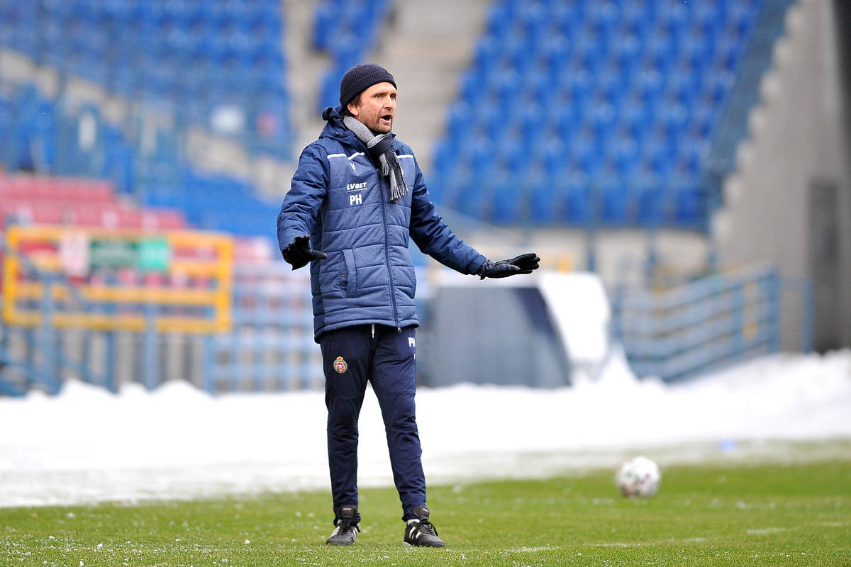 Wisla Kraków. Tim Hall o konflikcie z Peterem Hyballą. "Nie rozumiem ...