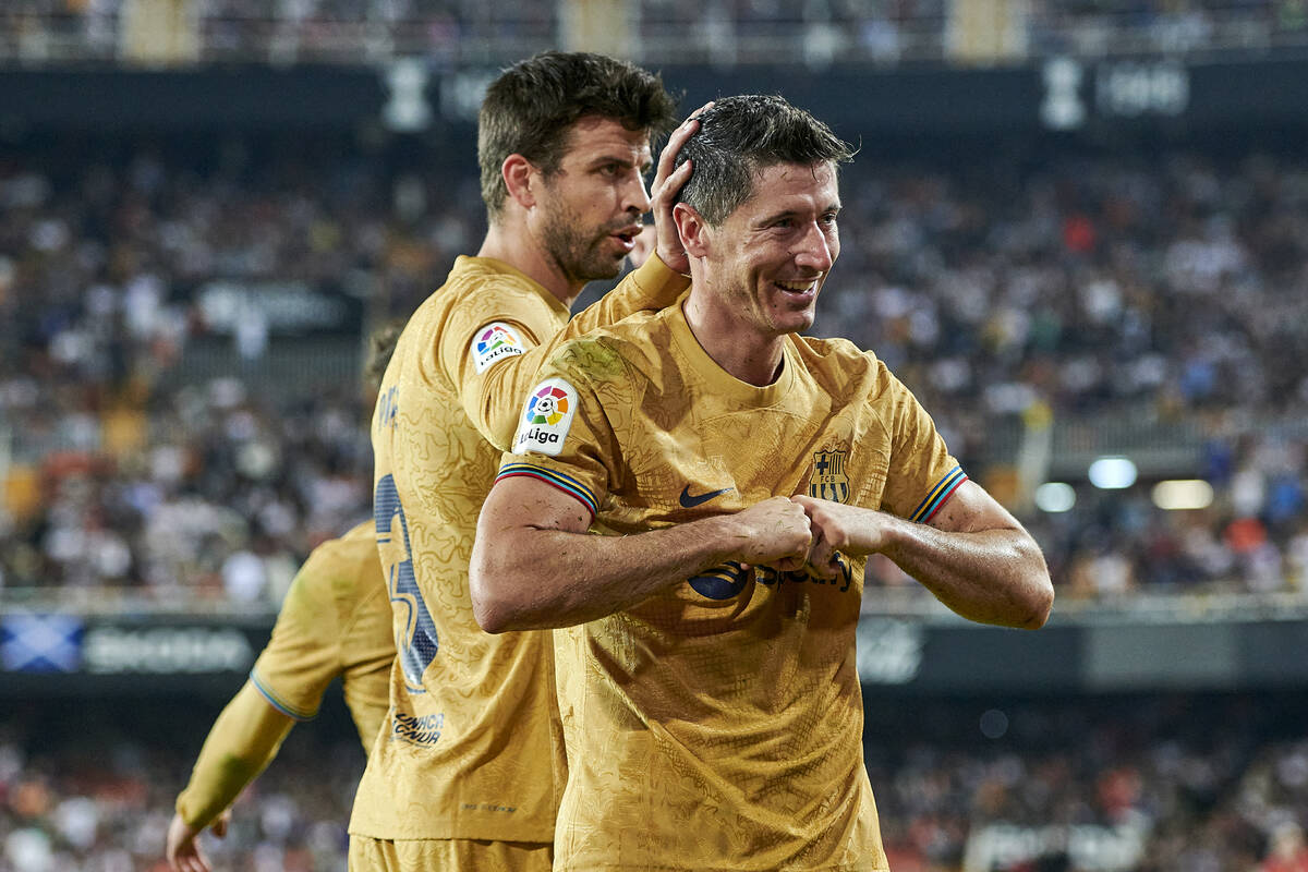 FC Barcelona. Lewandowski ze Złotym Butem. Wiadomo, kiedy odbierze nagrodę